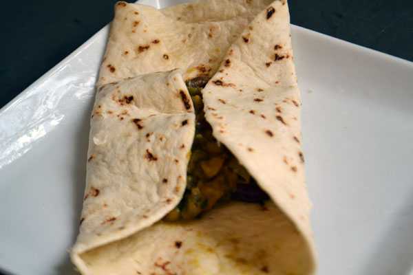 Easy Curry Burrito with Raita Dip – Vegan – good gruel